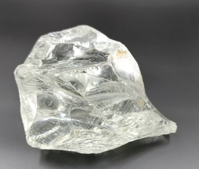 Our Guide To White Sapphire Vs Moissanite